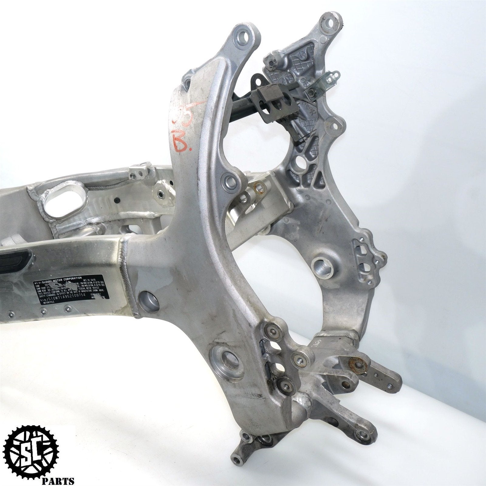 01-07 SUZUKI HAYABUSA MAIN FRAME CHASSIS *S* S65 – SALVAGECYCLEPARTS