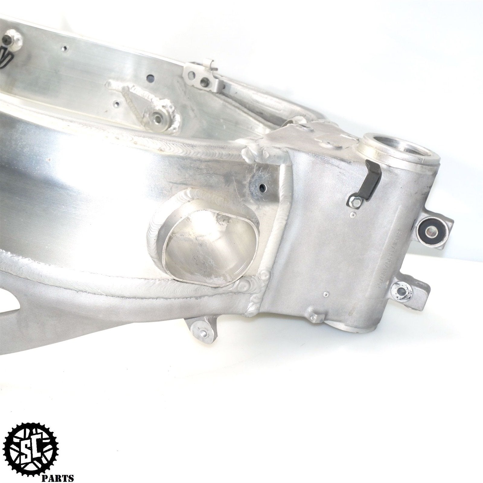 01-07 SUZUKI HAYABUSA MAIN FRAME CHASSIS *S* S65 – SALVAGECYCLEPARTS