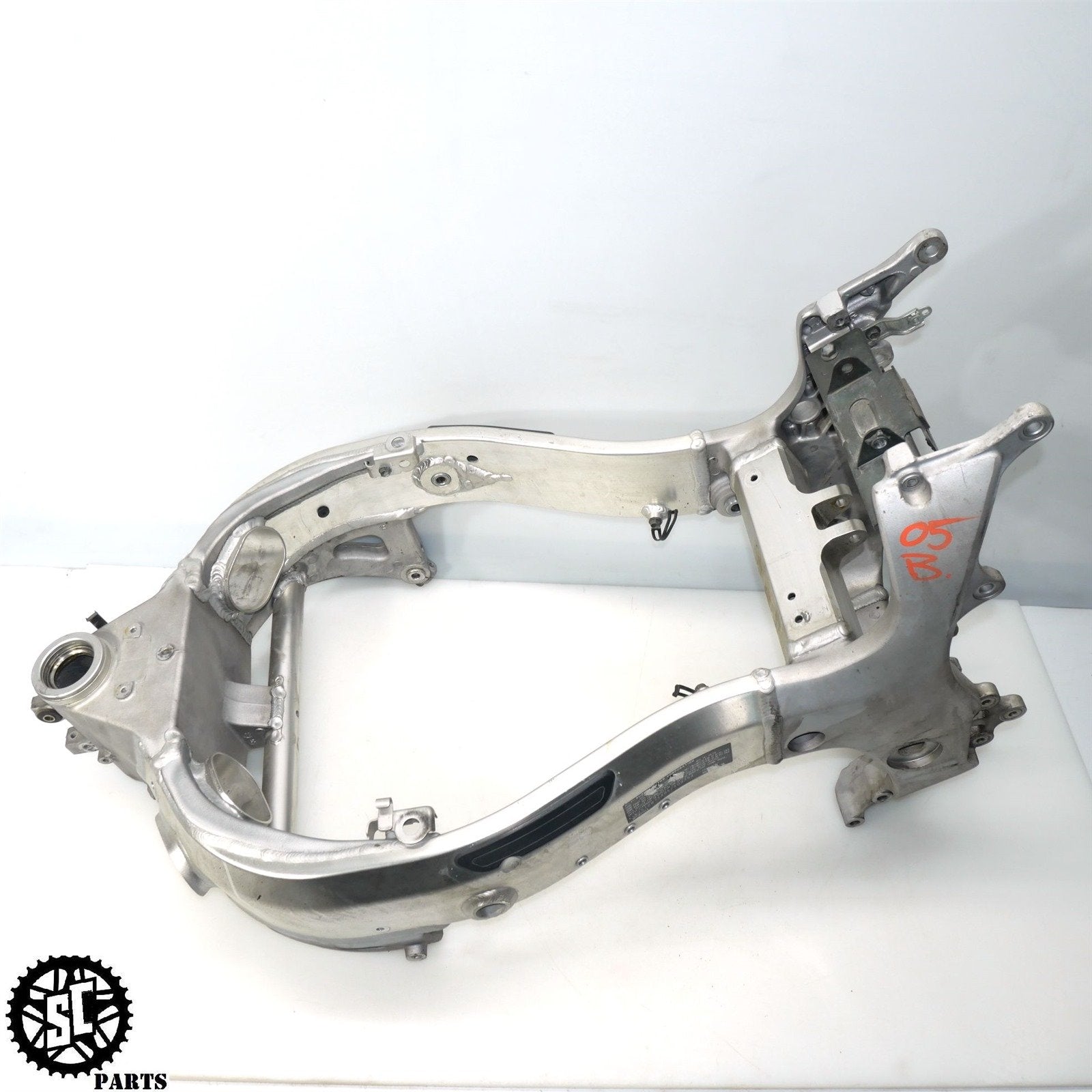 01-07 SUZUKI HAYABUSA MAIN FRAME CHASSIS *S* S65 – SALVAGECYCLEPARTS