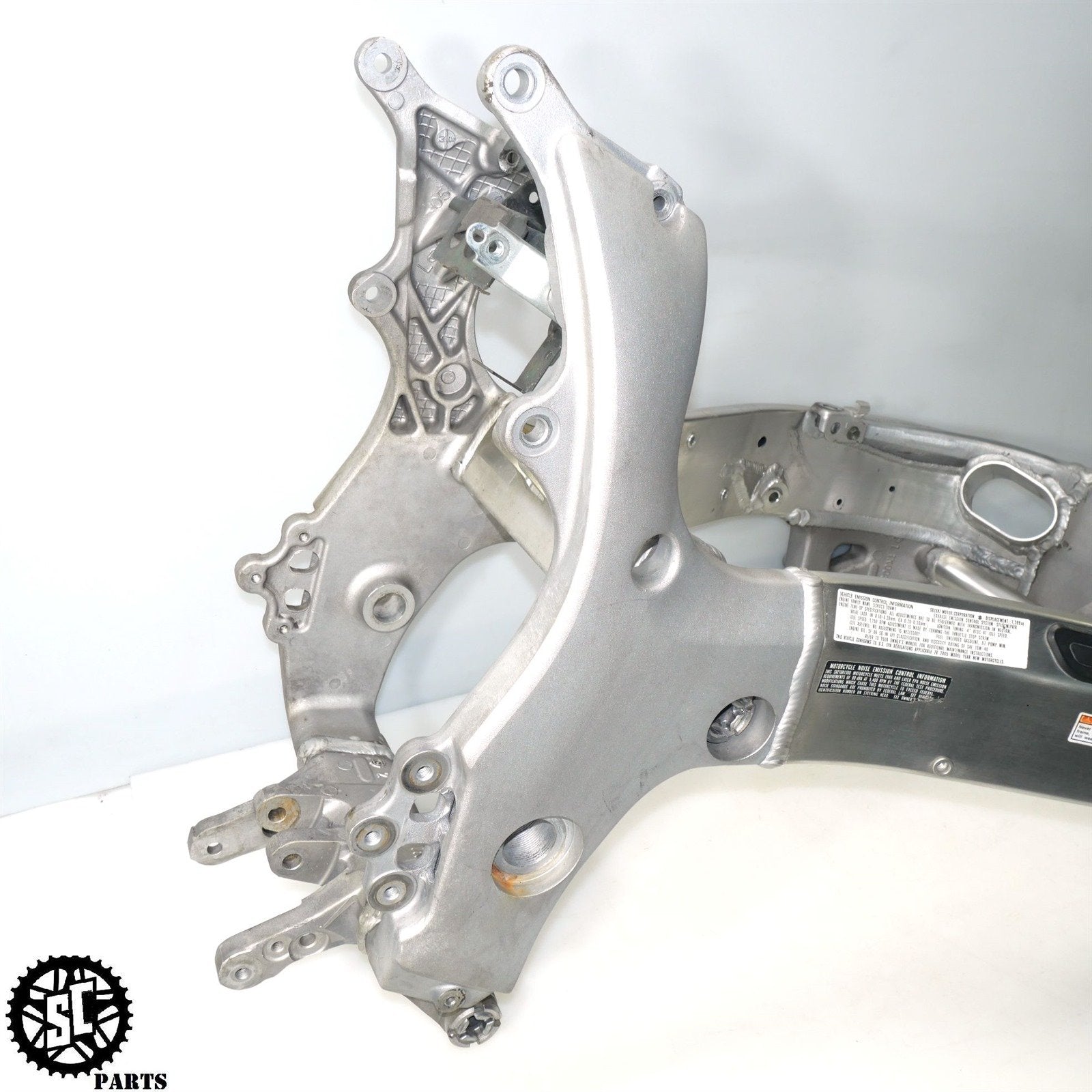 01-07 SUZUKI HAYABUSA MAIN FRAME CHASSIS *S* S65 – SALVAGECYCLEPARTS