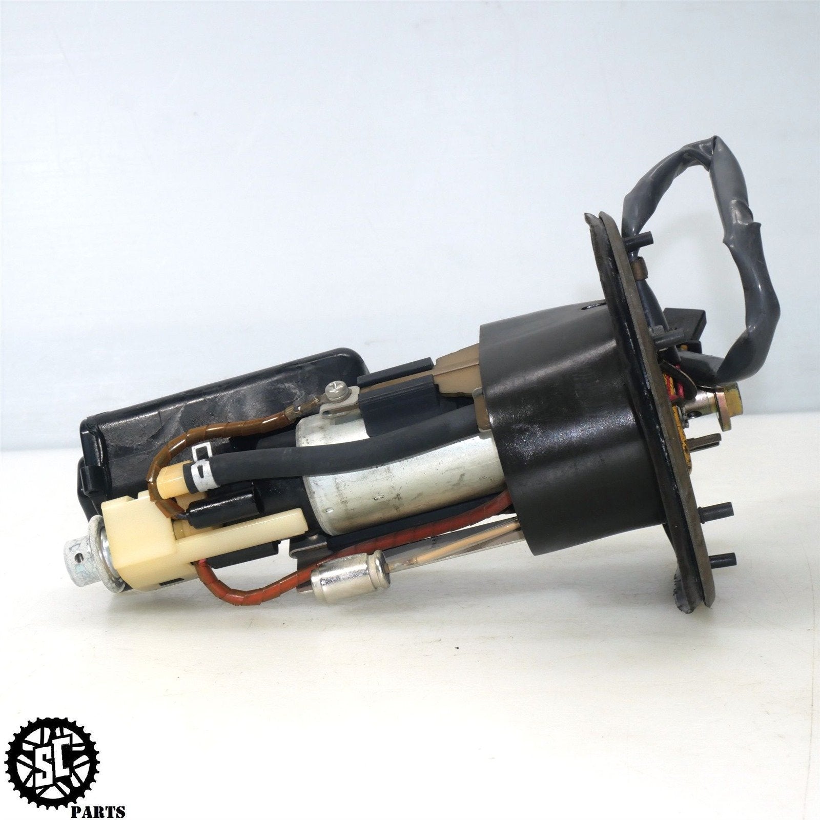 06 07 HONDA CBR1000RR FUEL PUMP 16700MELD21 H32 – SALVAGECYCLEPARTS