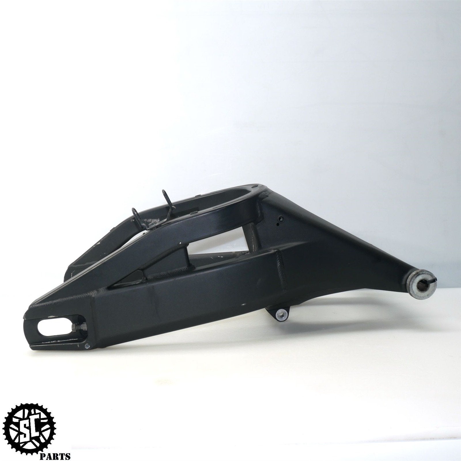 2002 2003 YAMAHA YZF R1 REAR SWINGARM Y10 – SALVAGECYCLEPARTS