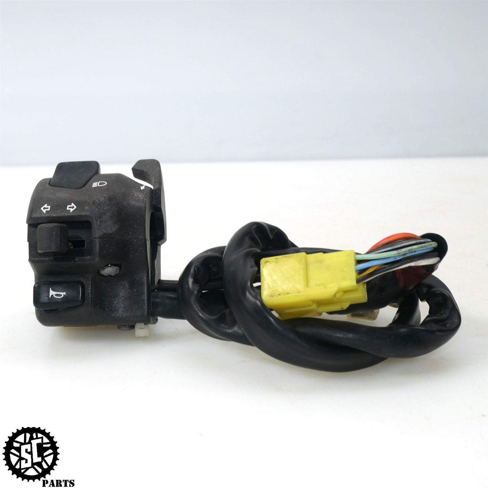 2005 SUZUKI HAYABUSA LEFT CONTROL SWITCH S08 – SALVAGECYCLEPARTS
