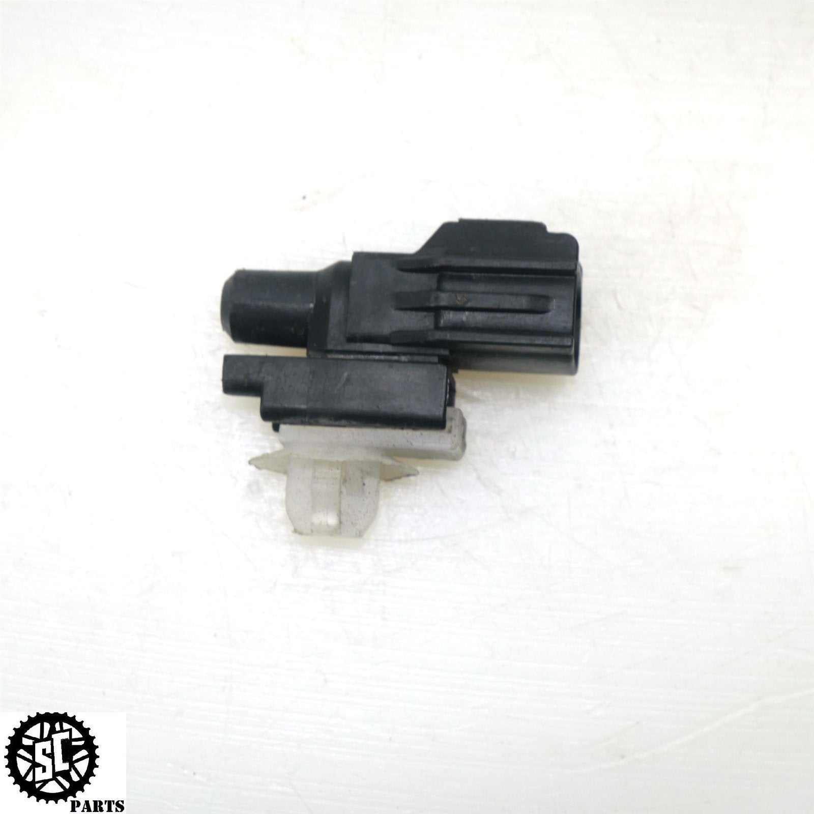 22 23 SUZUKI HAYABUSA AMBIENT AIR IAT SENSOR S75 – SALVAGECYCLEPARTS